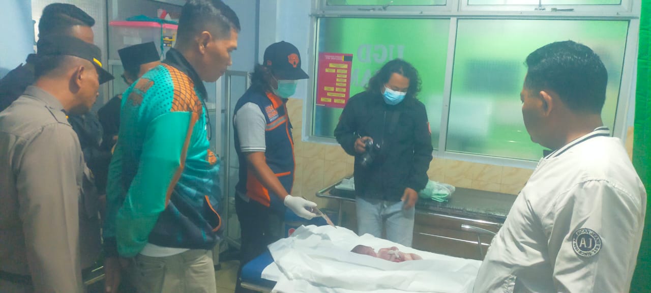 Pesilat Wanita Melahirkan di Kamar Mandi Lapangan Kedawung | Surau.co