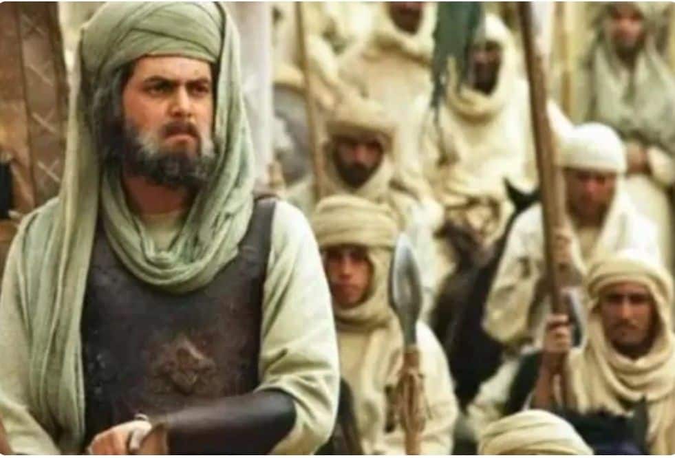 Diam yang Menyelamatkan: Kisah Abu Bakar Menjaga Lisan | Surau.co