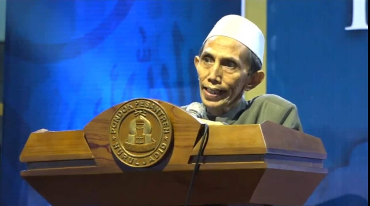 Makna Tujuan Hidup Menurut KH Zuhri Zaini | Surau.co